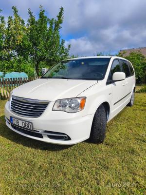 White Chrysler town-&-country 2012 in Tallinn, with an engine capacity of 3.60 L and mileage of 221 thousand km for 7499 €, photo 3 on AUTOMOTO.COM.LV