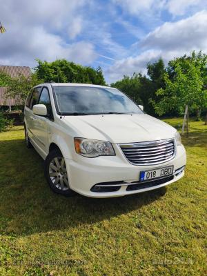 White Chrysler town-&-country 2012 in Tallinn, with an engine capacity of 3.60 L and mileage of 221 thousand km for 7499 €, photo 4 on AUTOMOTO.COM.LV