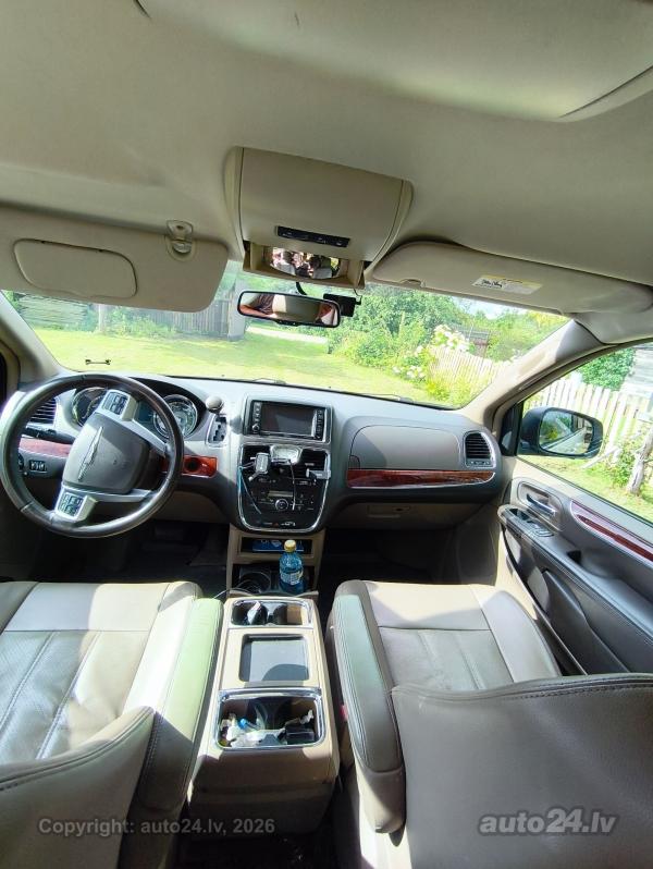 Chrysler town-&-country 2012 Tallina vietnē Balts Chrysler town-&-country 2012 Tallina, ar dzinēja tilpumu 3.60 L un nobraukumu 221 tūkst. km par 7499 €, foto 8 vietnē AUTOMOTO.COM.LV