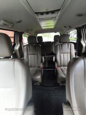 White Chrysler town-&-country 2012 in Tallinn, with an engine capacity of 3.60 L and mileage of 221 thousand km for 7499 €, photo 11 on AUTOMOTO.COM.LV