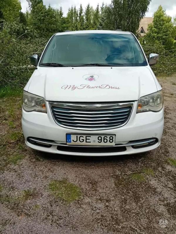 White Chrysler town-&-country 2014 in Vilnius, with an engine capacity of 3.60 L and mileage of 168 thousand km for 8900 €, photo 3 on AUTOMOTO.COM.LV