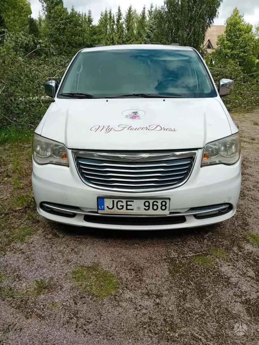 Balts Chrysler town-&-country 2014 Viļņa, ar dzinēja tilpumu 3.60 L un nobraukumu 168 tūkst. km par 8900 €, foto 3 vietnē AUTOMOTO.COM.LV