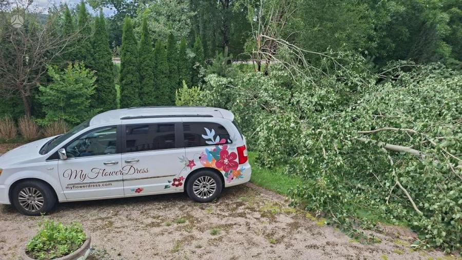 Balts Chrysler town-&-country 2014 Viļņa, ar dzinēja tilpumu 3.60 L un nobraukumu 168 tūkst. km par 8900 €, foto 4 vietnē AUTOMOTO.COM.LV