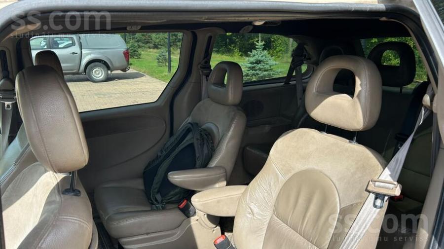 Dzeltens Chrysler town-&-country 2002 Rīga, ar dzinēja tilpumu 3.30 L un nobraukumu 244 tūkst. km par 850 €, foto 9 vietnē AUTOMOTO.COM.LV