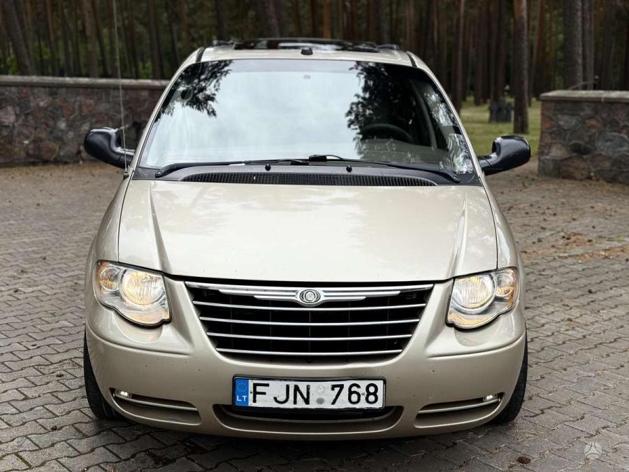 Yellow Chrysler town-&-country 2007 in Klaipeda, with an engine capacity of 3.80 L and mileage of 243 thousand km for 2200 €, photo 3 on AUTOMOTO.COM.LV
