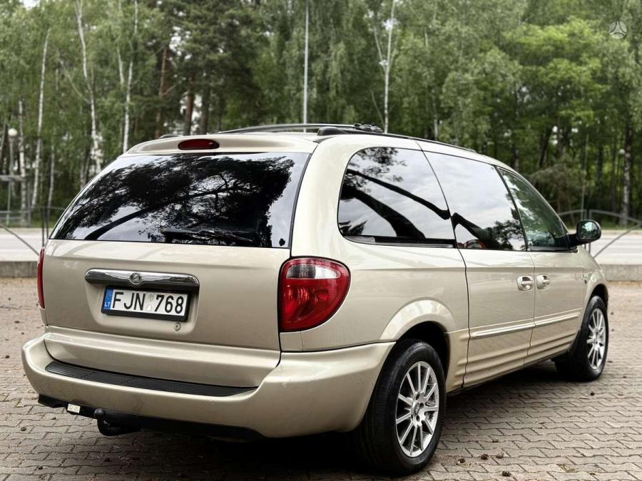 Yellow Chrysler town-&-country 2007 in Klaipeda, with an engine capacity of 3.80 L and mileage of 243 thousand km for 2200 €, photo 6 on AUTOMOTO.COM.LV