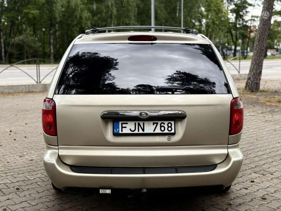 Yellow Chrysler town-&-country 2007 in Klaipeda, with an engine capacity of 3.80 L and mileage of 243 thousand km for 2200 €, photo 7 on AUTOMOTO.COM.LV