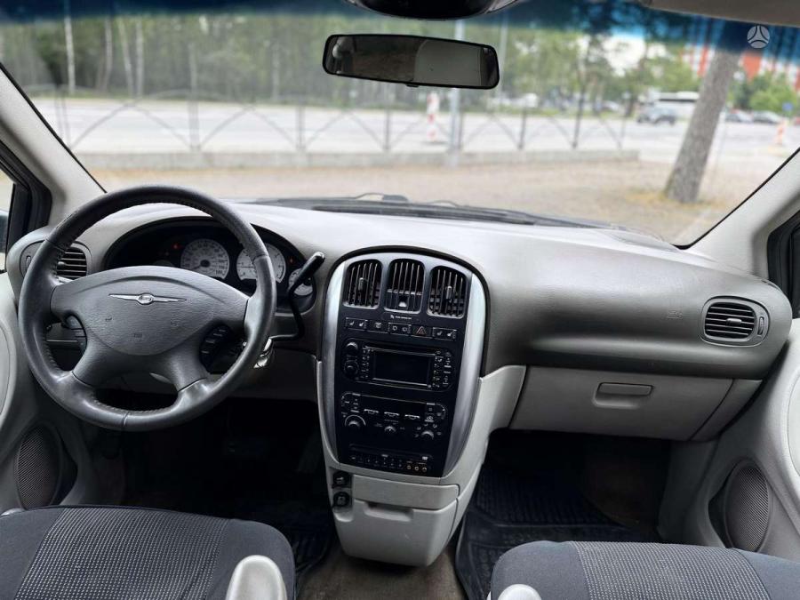 Yellow Chrysler town-&-country 2007 in Klaipeda, with an engine capacity of 3.80 L and mileage of 243 thousand km for 2200 €, photo 9 on AUTOMOTO.COM.LV