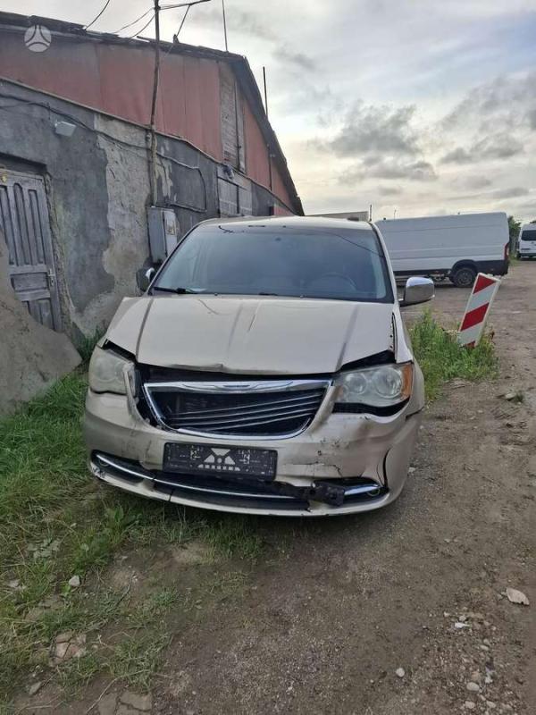Dzeltens Chrysler town-&-country 2012 Klaipėda, ar dzinēja tilpumu 3.60 L un nobraukumu 211 tūkst. km par 3500 €, foto 2 vietnē AUTOMOTO.COM.LV