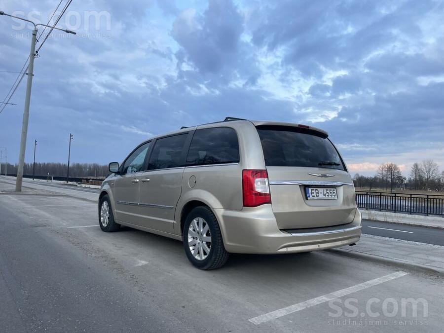 Dzeltens Chrysler town-&-country 2014 Rīga, ar dzinēja tilpumu 3.60 L un nobraukumu 251 tūkst. km par 8400 €, foto 3 vietnē AUTOMOTO.COM.LV
