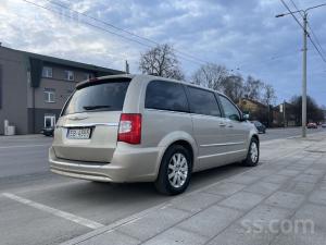 Dzeltens Chrysler town-&-country 2014 Rīga, ar dzinēja tilpumu 3.60 L un nobraukumu 251 tūkst. km par 8400 €, foto 7 vietnē AUTOMOTO.COM.LV