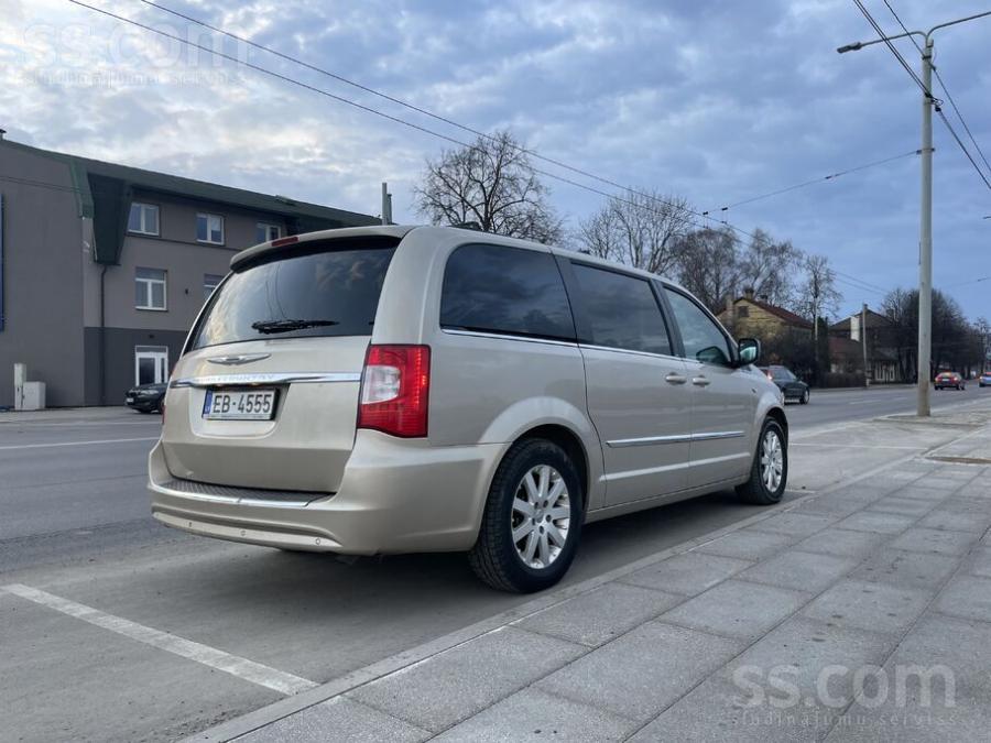Dzeltens Chrysler town-&-country 2014 Rīga, ar dzinēja tilpumu 3.60 L un nobraukumu 251 tūkst. km par 8400 €, foto 7 vietnē AUTOMOTO.COM.LV