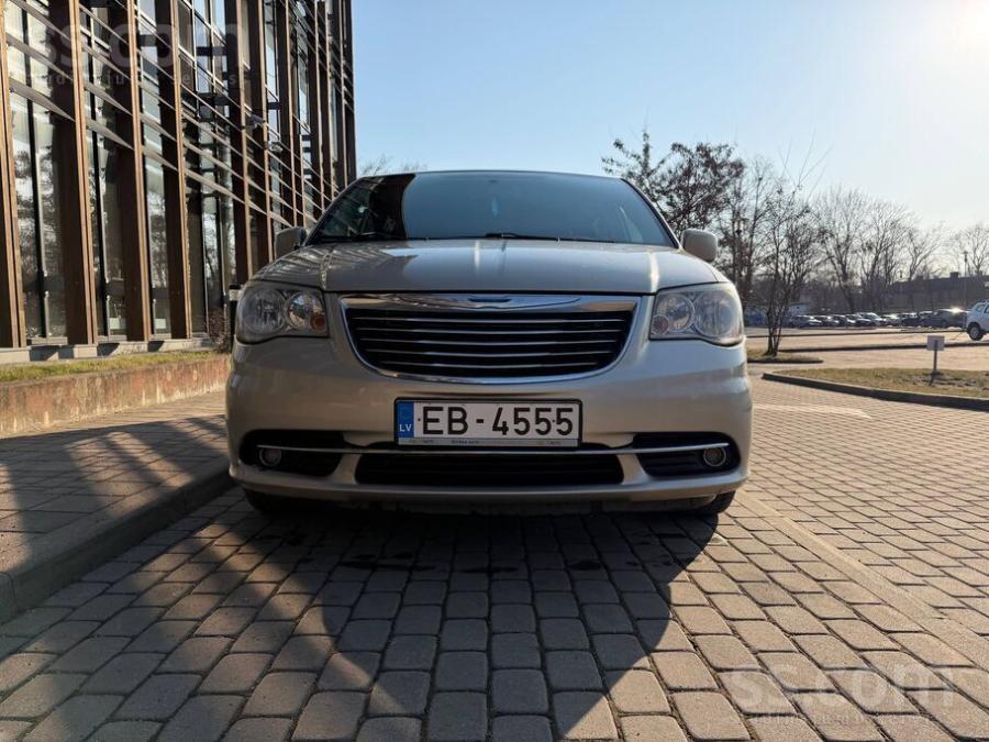 Dzeltens Chrysler town-&-country 2014 Rīga, ar dzinēja tilpumu 3.60 L un nobraukumu 251 tūkst. km par 8400 €, foto 10 vietnē AUTOMOTO.COM.LV