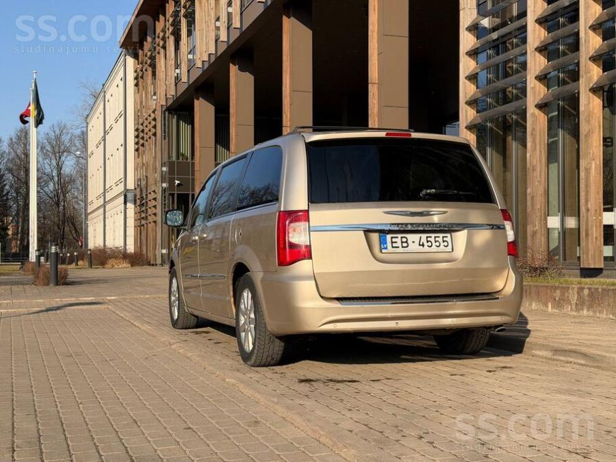 Dzeltens Chrysler town-&-country 2014 Rīga, ar dzinēja tilpumu 3.60 L un nobraukumu 251 tūkst. km par 8400 €, foto 11 vietnē AUTOMOTO.COM.LV