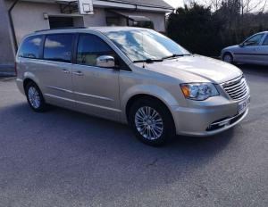 Yellow Chrysler town-&-country 2015 in Jurbarkas, with an engine capacity of 3.60 L and mileage of 131 thousand km for 8400 €, photo  on AUTOMOTO.COM.LV