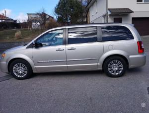 Yellow Chrysler town-&-country 2015 in Jurbarkas, with an engine capacity of 3.60 L and mileage of 131 thousand km for 8400 €, photo 8 on AUTOMOTO.COM.LV