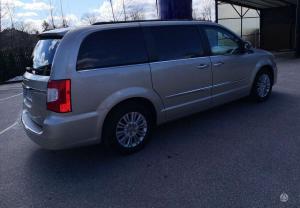 Yellow Chrysler town-&-country 2015 in Jurbarkas, with an engine capacity of 3.60 L and mileage of 131 thousand km for 8400 €, photo 9 on AUTOMOTO.COM.LV