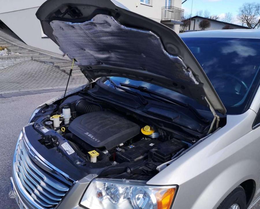 Yellow Chrysler town-&-country 2015 in Jurbarkas, with an engine capacity of 3.60 L and mileage of 131 thousand km for 8400 €, photo 17 on AUTOMOTO.COM.LV