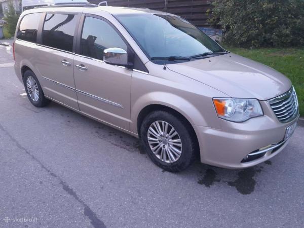 Yellow Chrysler town-&-country 2015 in Alytus, with an engine capacity of 3.60 L and mileage of 132 thousand km for 9000 €, photo 1 on AUTOMOTO.COM.LV