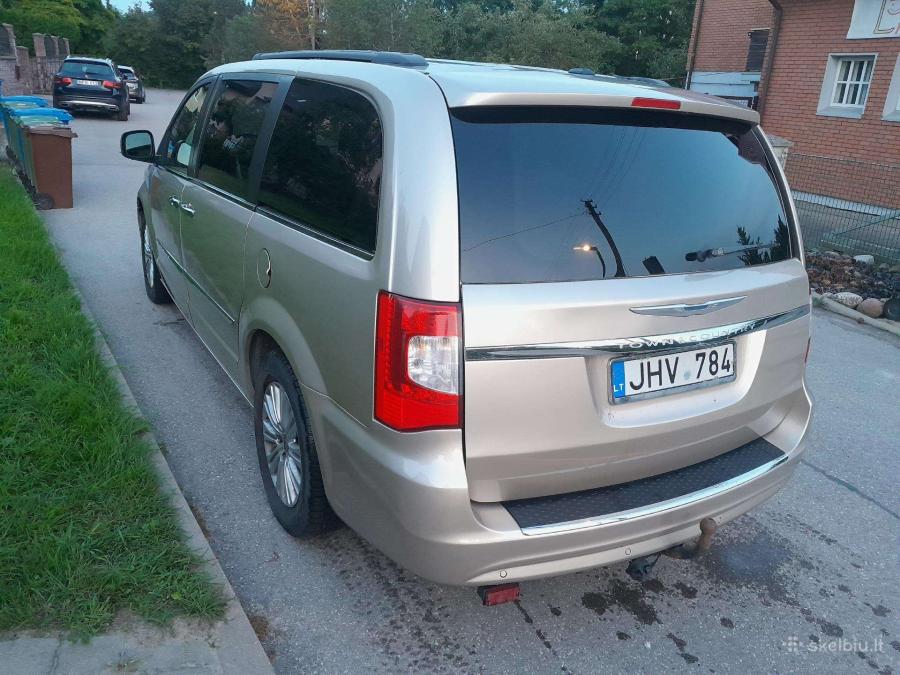 Yellow Chrysler town-&-country 2015 in Alytus, with an engine capacity of 3.60 L and mileage of 132 thousand km for 9000 €, photo 4 on AUTOMOTO.COM.LV