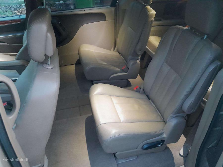 Yellow Chrysler town-&-country 2015 in Alytus, with an engine capacity of 3.60 L and mileage of 132 thousand km for 9000 €, photo 7 on AUTOMOTO.COM.LV