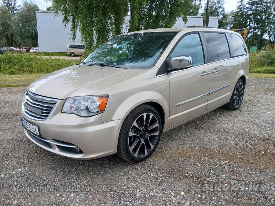 Yellow Chrysler town-&-country 2013 in Tartu, with an engine capacity of 3.60 L and mileage of 413 thousand km for 7990 €, photo 1 on AUTOMOTO.COM.LV