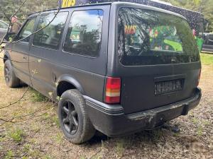 Melns Chrysler Voyager 1987 Kuldīga, ar dzinēja tilpumu 2.40 L un nobraukumu 237 tūkst. km par 650 €, foto 3 vietnē AUTOMOTO.COM.LV