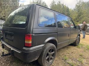 Melns Chrysler Voyager 1987 Kuldīga, ar dzinēja tilpumu 2.40 L un nobraukumu 237 tūkst. km par 650 €, foto 4 vietnē AUTOMOTO.COM.LV