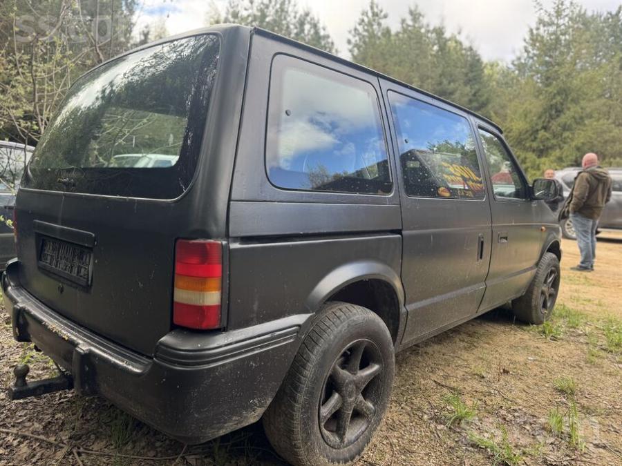 Melns Chrysler Voyager 1987 Kuldīga, ar dzinēja tilpumu 2.40 L un nobraukumu 237 tūkst. km par 650 €, foto 4 vietnē AUTOMOTO.COM.LV