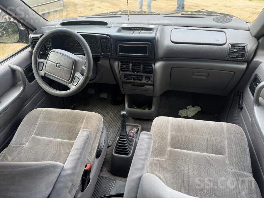 Melns Chrysler Voyager 1987 Kuldīga, ar dzinēja tilpumu 2.40 L un nobraukumu 237 tūkst. km par 650 €, foto 6 vietnē AUTOMOTO.COM.LV