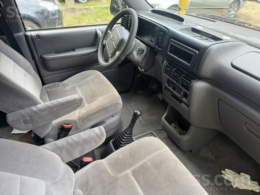 Melns Chrysler Voyager 1987 Kuldīga, ar dzinēja tilpumu 2.40 L un nobraukumu 237 tūkst. km par 650 €, foto 8 vietnē AUTOMOTO.COM.LV
