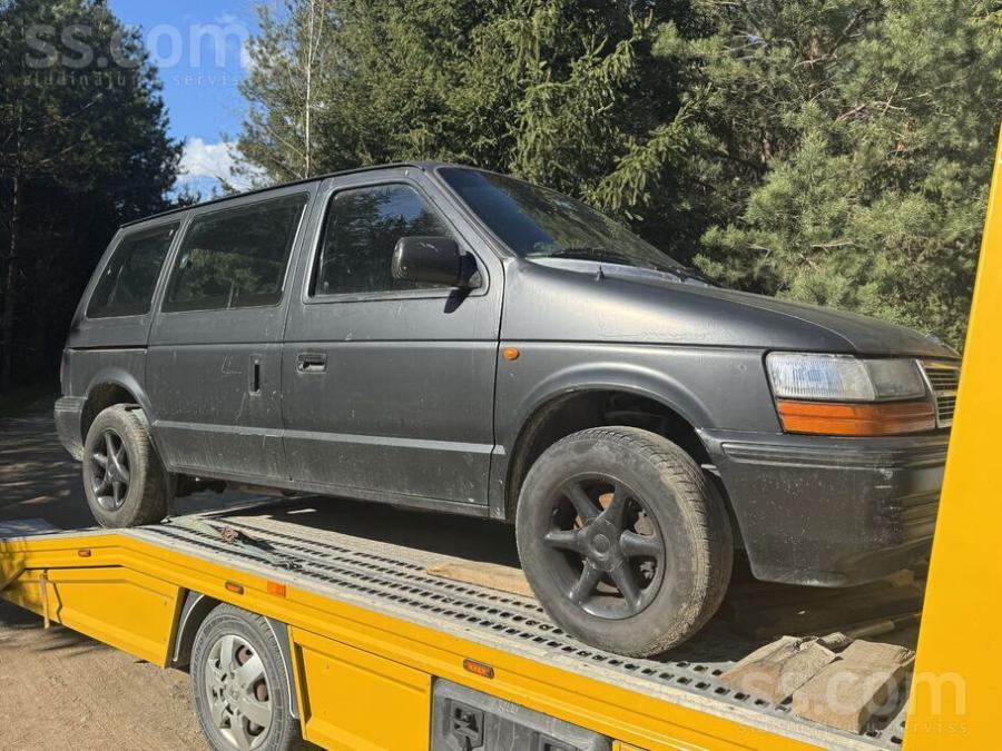 Melns Chrysler Voyager 1987 Kuldīga, ar dzinēja tilpumu 2.40 L un nobraukumu 237 tūkst. km par 650 €, foto 15 vietnē AUTOMOTO.COM.LV