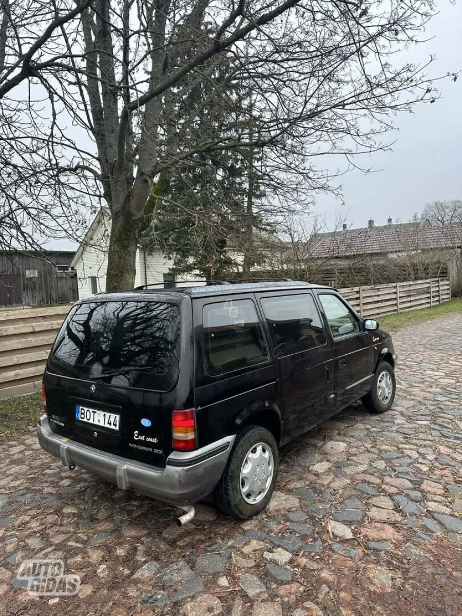 Black Chrysler Voyager 1994 in Silute, with an engine capacity of 2.50 L and mileage of 250 thousand km for 1000 €, photo 3 on AUTOMOTO.COM.LV
