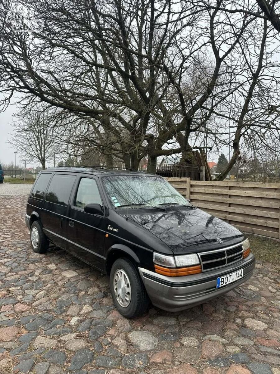 Black Chrysler Voyager 1994 in Silute, with an engine capacity of 2.50 L and mileage of 250 thousand km for 1000 €, photo 4 on AUTOMOTO.COM.LV