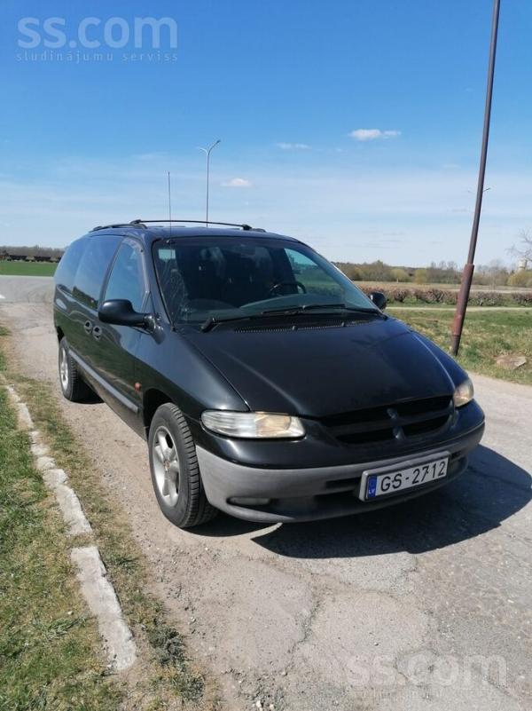 Melns Chrysler Voyager 1998 Jelgava, ar dzinēja tilpumu 2.50 L un nobraukumu 331 tūkst. km par 1490 €, foto 1 vietnē AUTOMOTO.COM.LV
