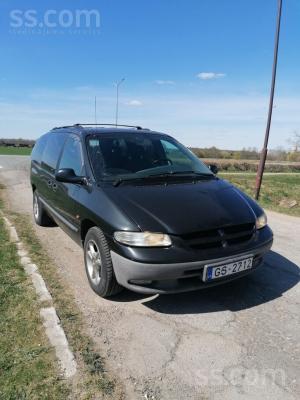 Melns Chrysler Voyager 1998 Jelgava, ar dzinēja tilpumu 2.50 L un nobraukumu 331 tūkst. km par 1490 €, foto  vietnē AUTOMOTO.COM.LV