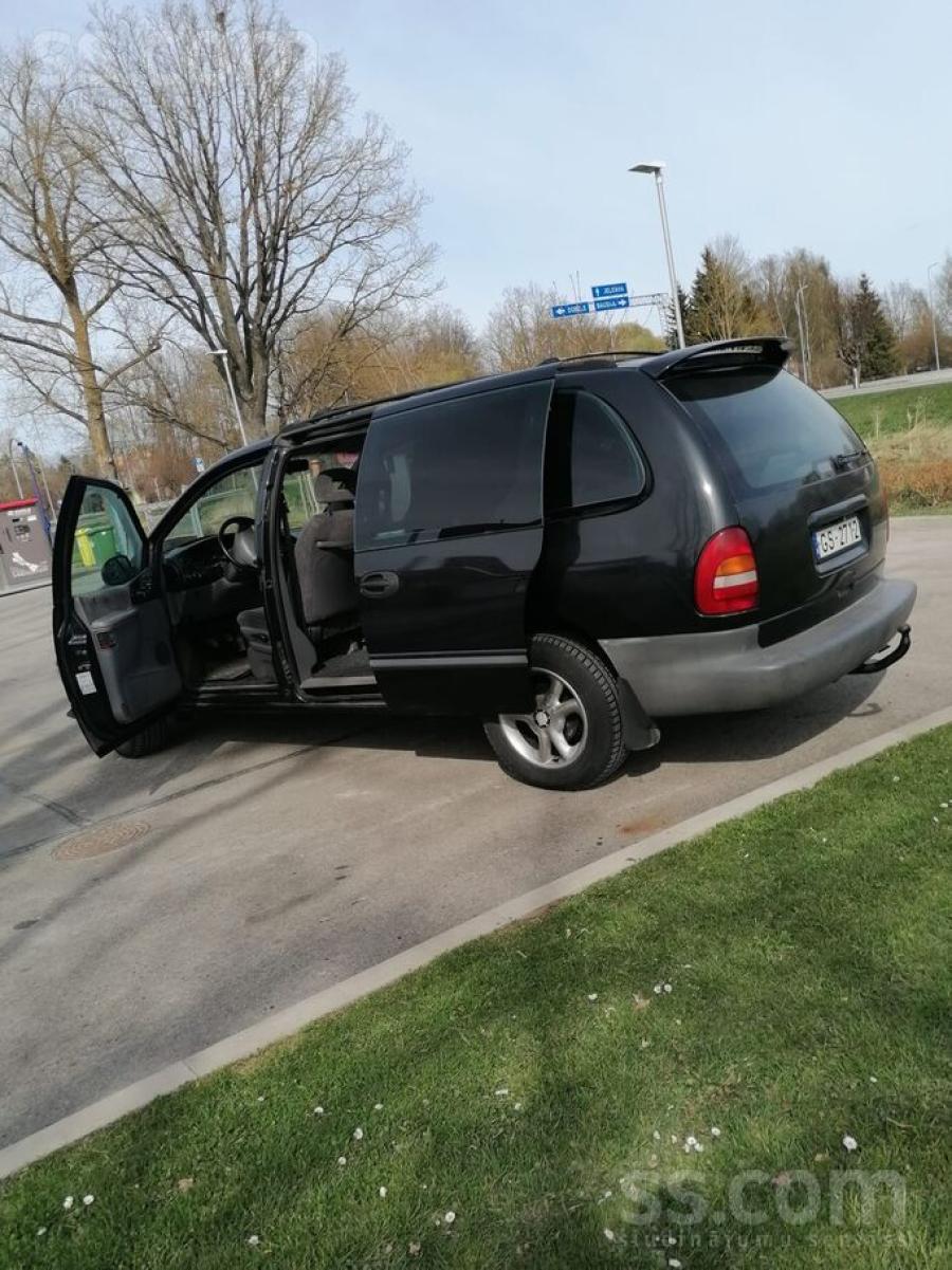 Melns Chrysler Voyager 1998 Jelgava, ar dzinēja tilpumu 2.50 L un nobraukumu 331 tūkst. km par 1490 €, foto 3 vietnē AUTOMOTO.COM.LV
