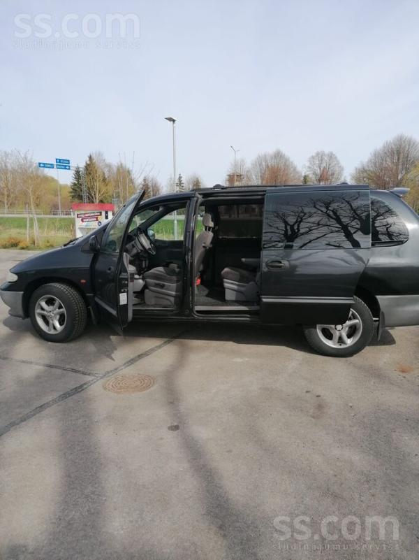 Melns Chrysler Voyager 1998 Jelgava, ar dzinēja tilpumu 2.50 L un nobraukumu 331 tūkst. km par 1490 €, foto 3 vietnē AUTOMOTO.COM.LV
