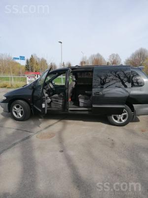Melns Chrysler Voyager 1998 Jelgava, ar dzinēja tilpumu 2.50 L un nobraukumu 331 tūkst. km par 1490 €, foto 4 vietnē AUTOMOTO.COM.LV