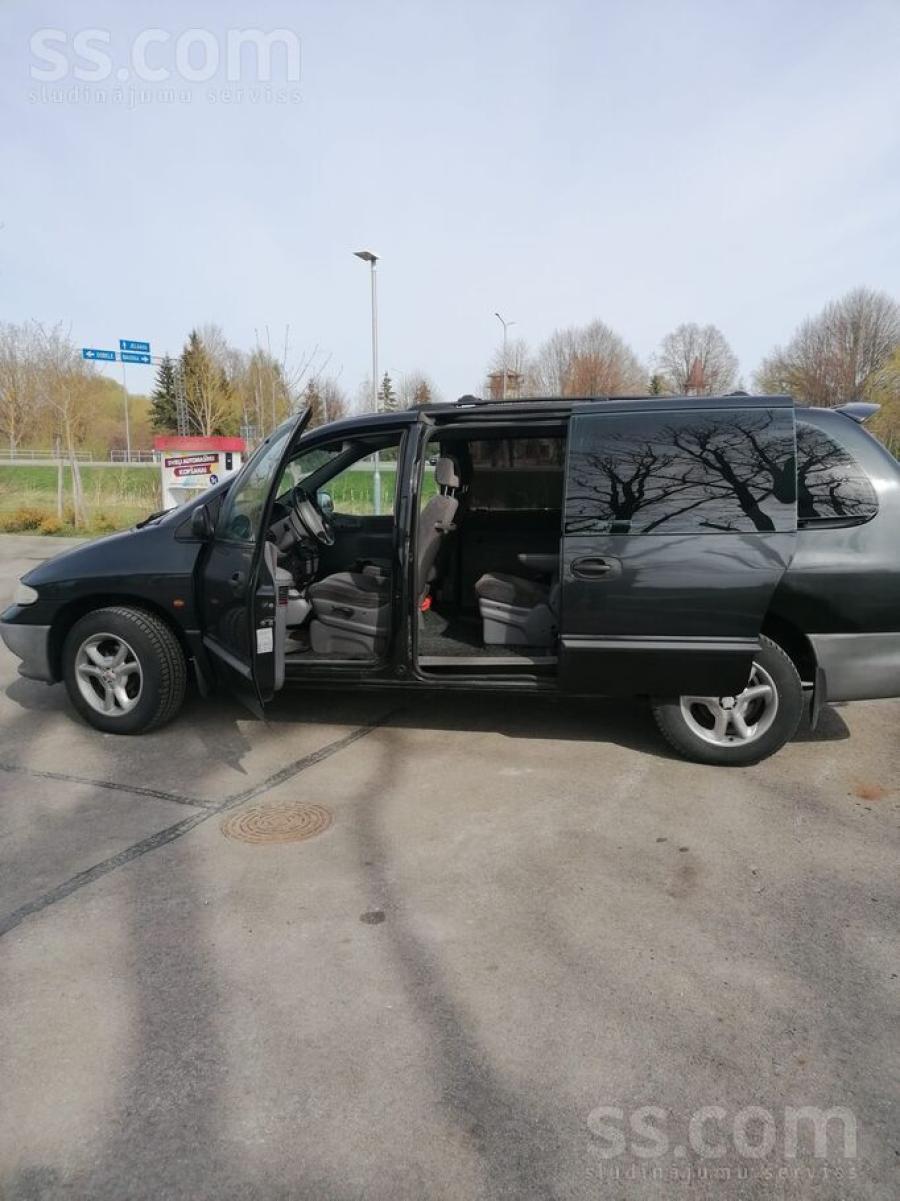 Melns Chrysler Voyager 1998 Jelgava, ar dzinēja tilpumu 2.50 L un nobraukumu 331 tūkst. km par 1490 €, foto 4 vietnē AUTOMOTO.COM.LV
