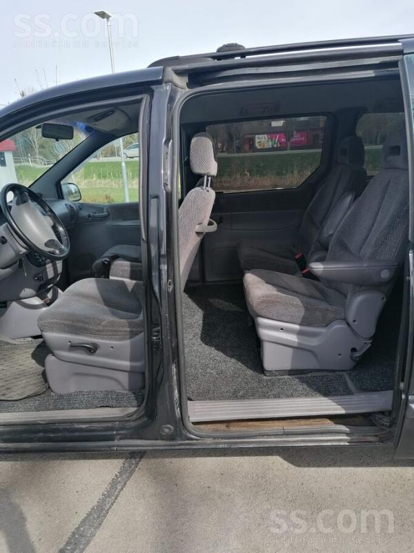 Melns Chrysler Voyager 1998 Jelgava, ar dzinēja tilpumu 2.50 L un nobraukumu 331 tūkst. km par 1490 €, foto 5 vietnē AUTOMOTO.COM.LV