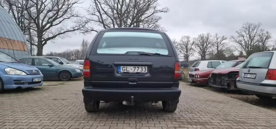 Melns Chrysler Voyager 1999 Valmiera, ar dzinēja tilpumu 2.50 L un nobraukumu 360 tūkst. km par 1400 €, foto 5 vietnē AUTOMOTO.COM.LV