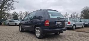 Melns Chrysler Voyager 1999 Valmiera, ar dzinēja tilpumu 2.50 L un nobraukumu 360 tūkst. km par 1400 €, foto 6 vietnē AUTOMOTO.COM.LV