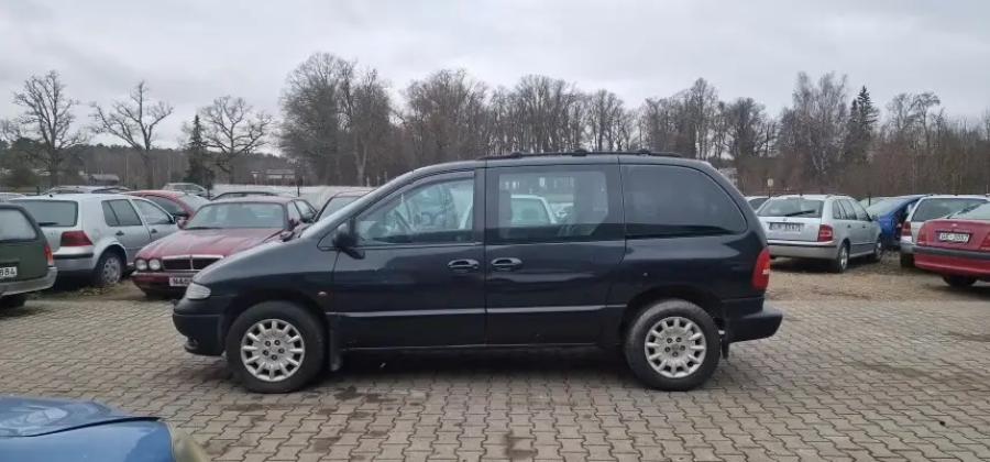 Melns Chrysler Voyager 1999 Valmiera, ar dzinēja tilpumu 2.50 L un nobraukumu 360 tūkst. km par 1400 €, foto 7 vietnē AUTOMOTO.COM.LV