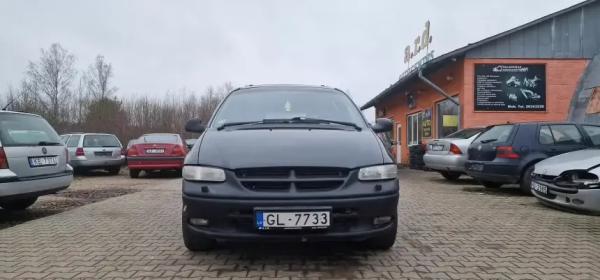 Melns Chrysler Voyager 1999 Valmiera, ar dzinēja tilpumu 2.50 L un nobraukumu 360 tūkst. km par 1400 €, foto 8 vietnē AUTOMOTO.COM.LV