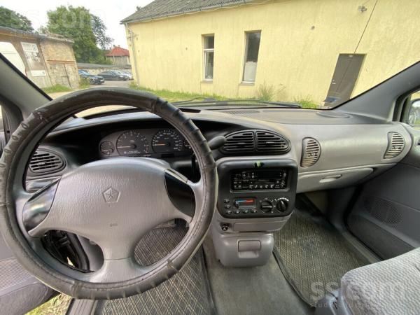 Black Chrysler Voyager 2000 in Riga, with an engine capacity of 2.40 L and mileage of 281 thousand km for 700 €, photo 9 on AUTOMOTO.COM.LV