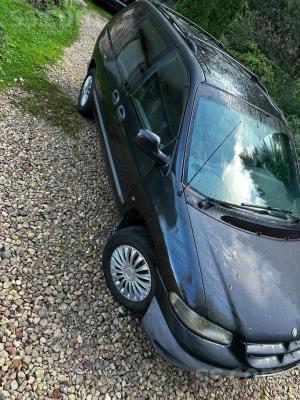 Black Chrysler Voyager 2000 in Jelgava, with an engine capacity of 2.40 L and mileage of 360 thousand km for 2000 €, photo  on AUTOMOTO.COM.LV