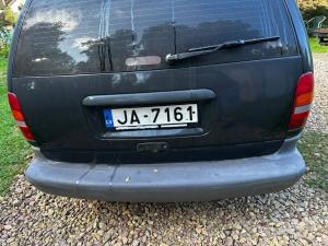 Black Chrysler Voyager 2000 in Jelgava, with an engine capacity of 2.40 L and mileage of 360 thousand km for 2000 €, photo 5 on AUTOMOTO.COM.LV