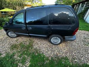 Black Chrysler Voyager 2000 in Jelgava, with an engine capacity of 2.40 L and mileage of 360 thousand km for 2000 €, photo 6 on AUTOMOTO.COM.LV