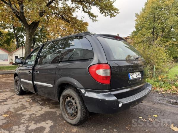 Black Chrysler Voyager 2001 in Riga, with an engine capacity of 2.50 L and mileage of 281 thousand km for 700 €, photo 3 on AUTOMOTO.COM.LV